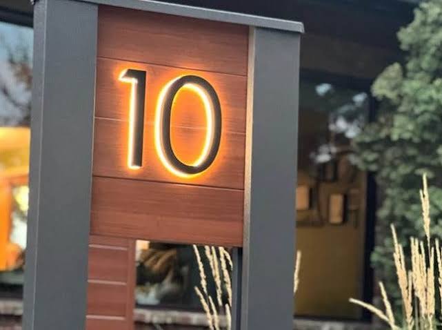 Home backlit – Bungalow Signs